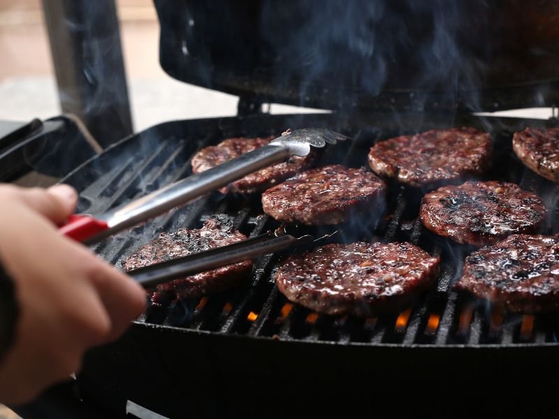 Grill Time: Tips for Timing and Flipping Beef Burgers for Optimal Results